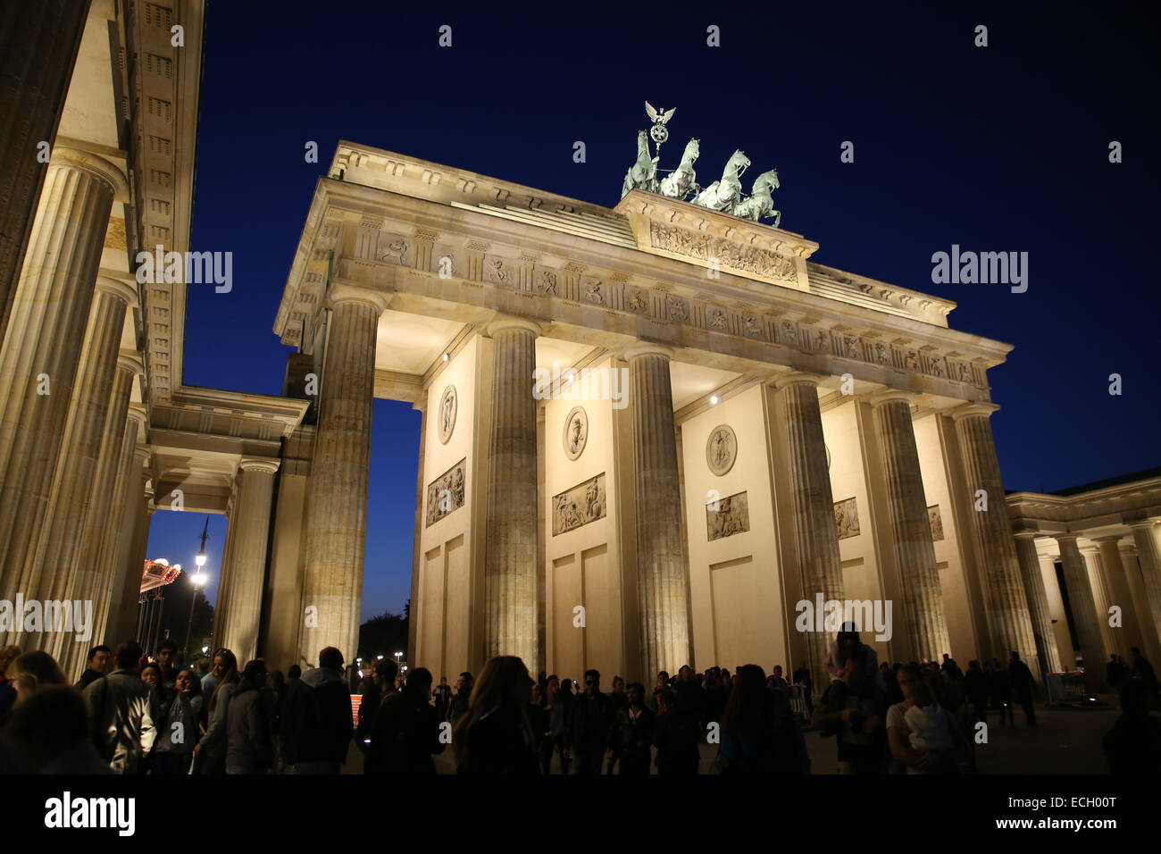 Crowd gate hi-res stock photography and images - Alamy