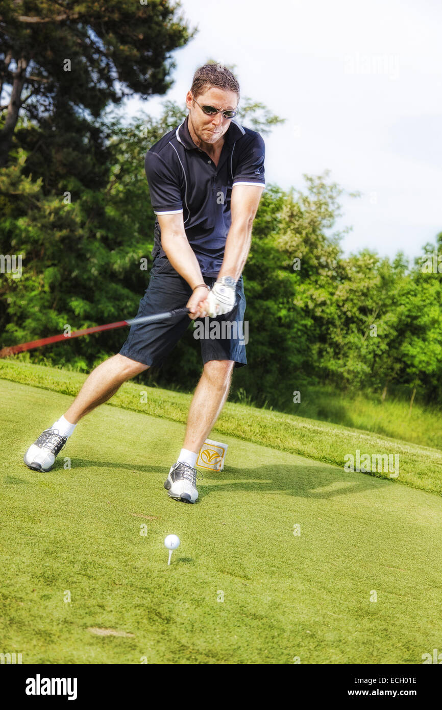 man playing golf Stock Photo - Alamy