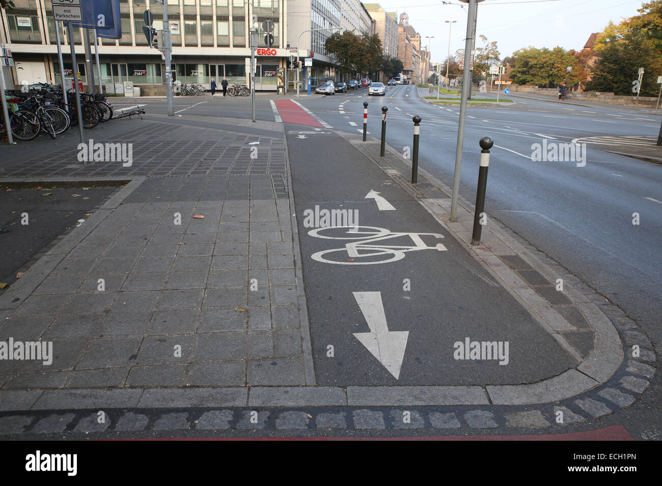 Bike lane sign hi-res stock photography and images - Alamy