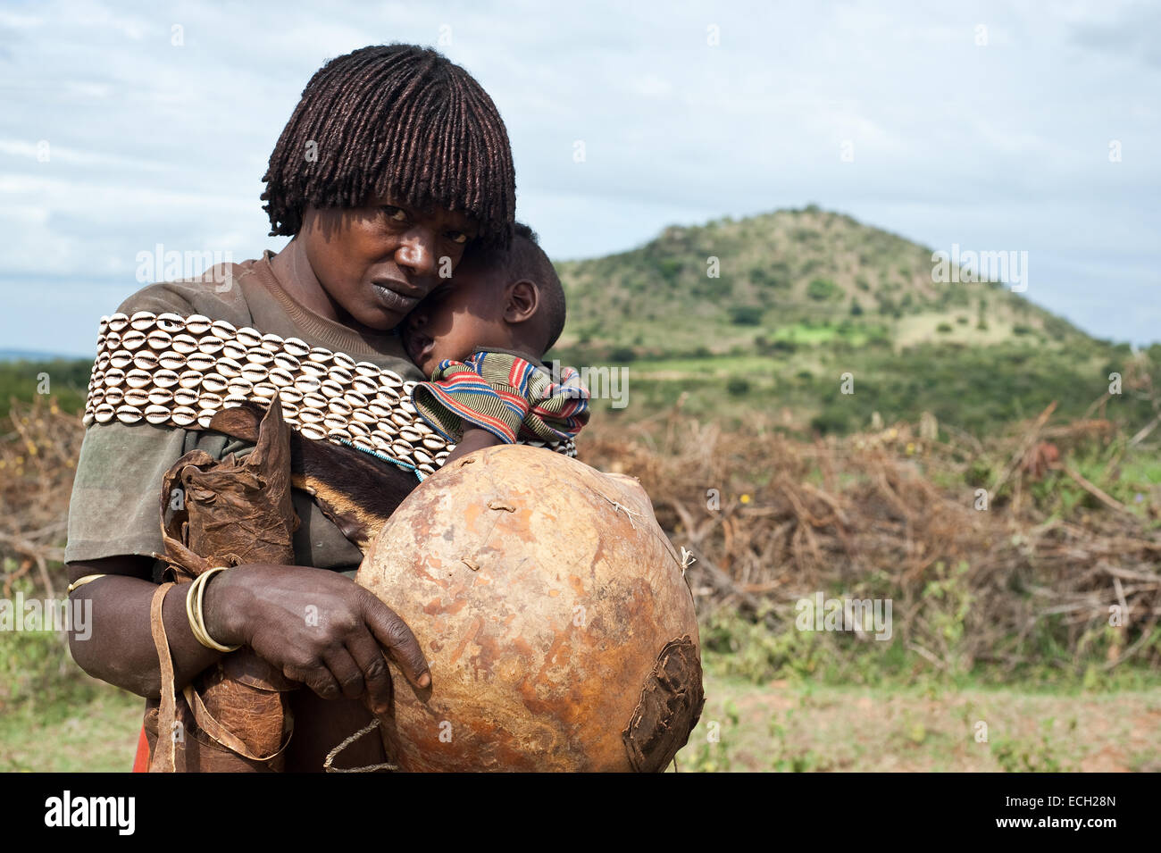 Mother and child belonging to the Banna tribe ( Ethiopia Stock Photo ...