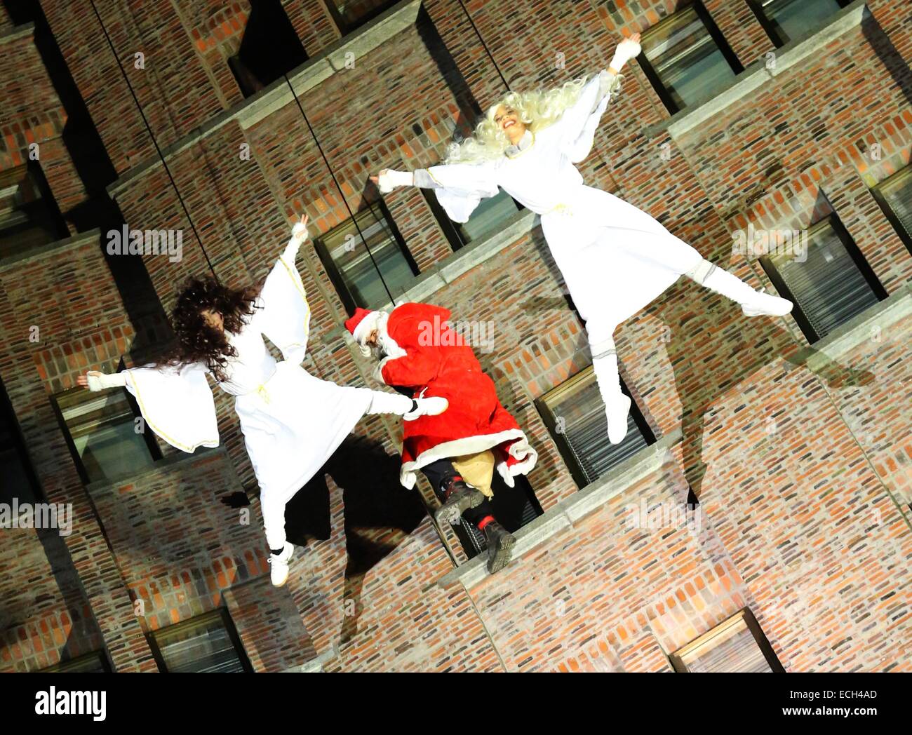Santa claus with angels hi-res stock photography and images - Alamy