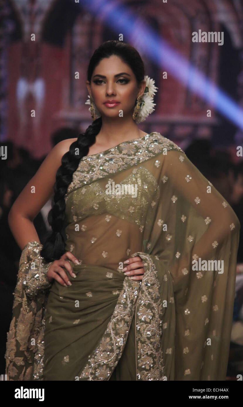 Pakistani model presents the creations of Pakistani designers Samreen ...