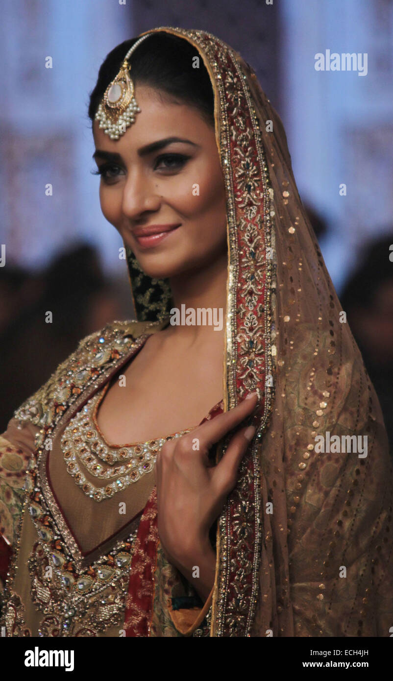 Pakistani model presents the creations of Pakistani designers Samreen ...