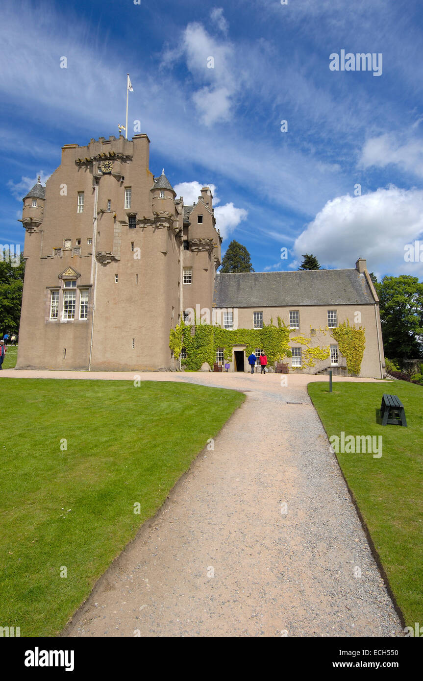 Crathes castle photo hi-res stock photography and images - Alamy