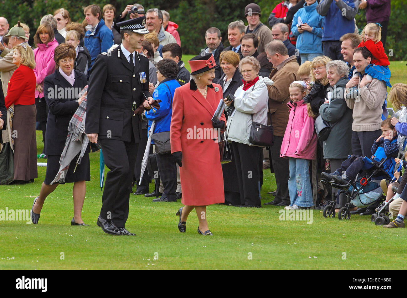 Queen elizabeth ii at balmoral castle hi-res stock photography and ...
