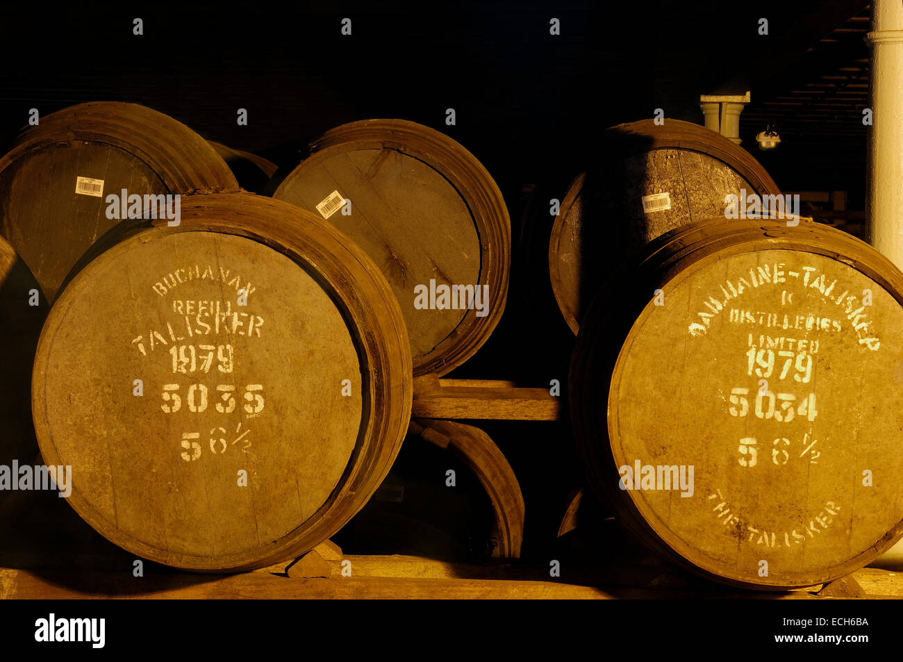 Scotland whisky barrel distillery sign hi-res stock photography and ...