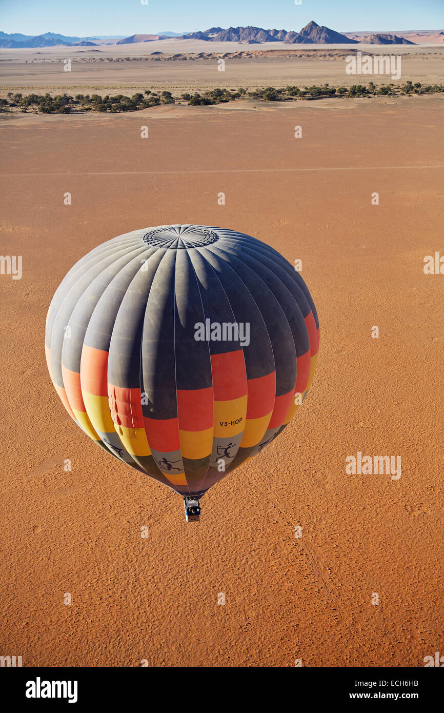 Sossusvlei namibia hot air balloon hi-res stock photography and images ...