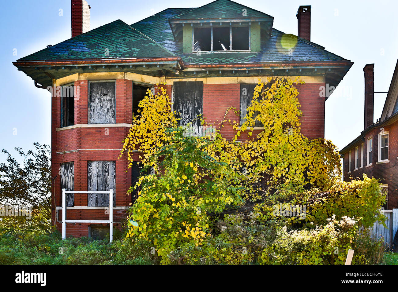 Detroit michigan abandoned buildings vacant hi-res stock photography ...