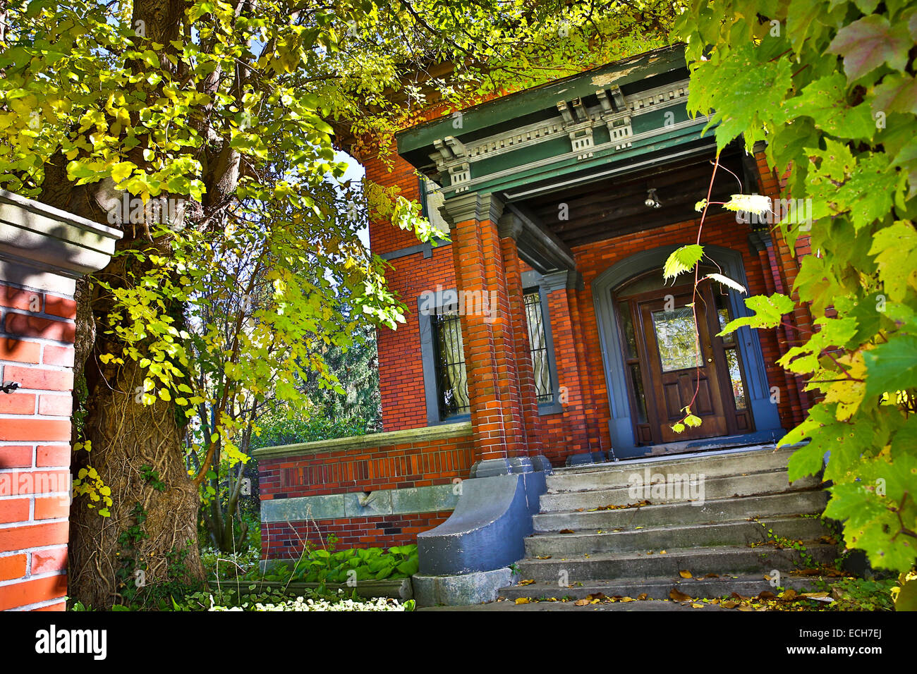 Detroit michigan abandoned buildings vacant hi-res stock photography ...