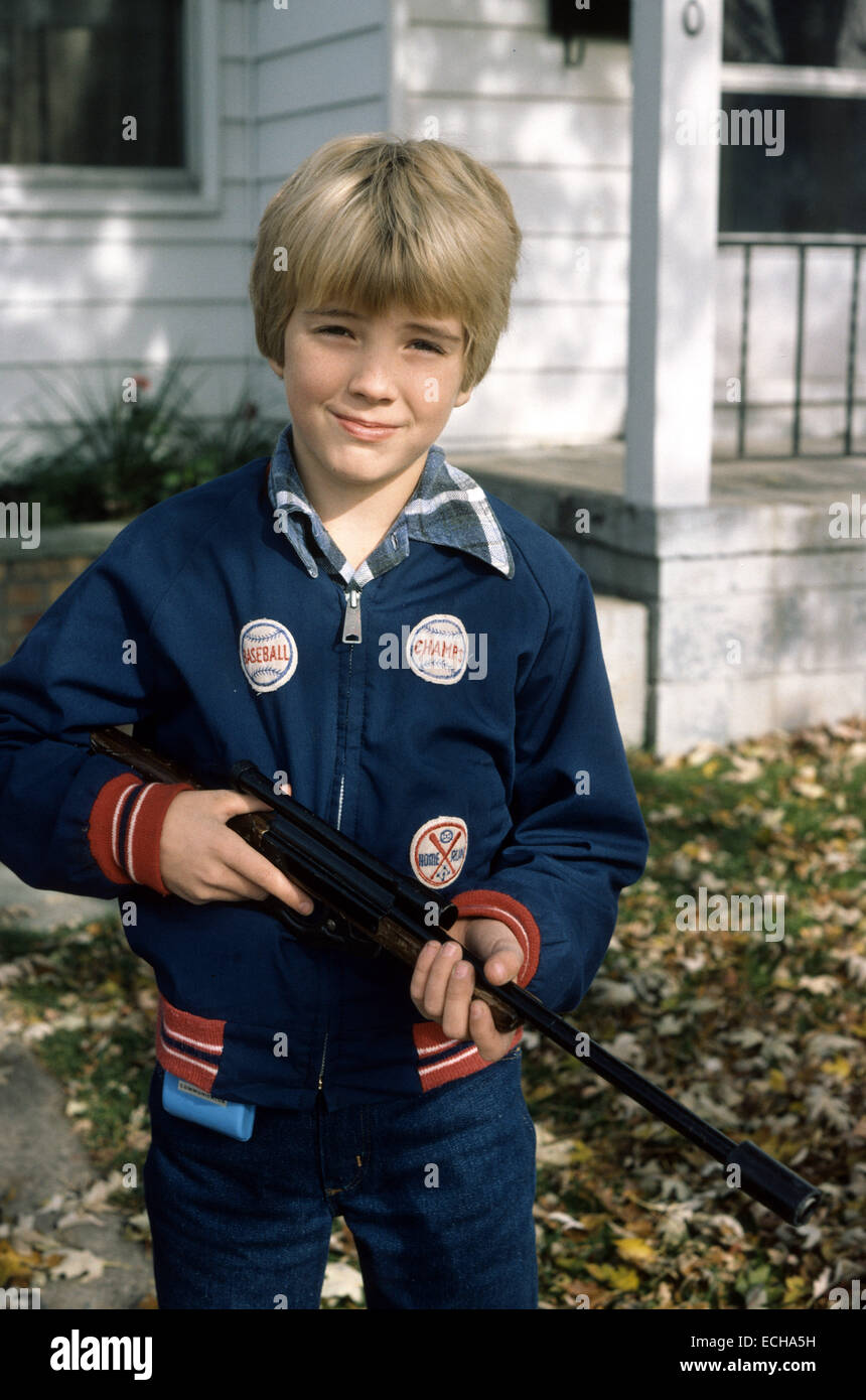 Small boy with a gun hi-res stock photography and images - Alamy