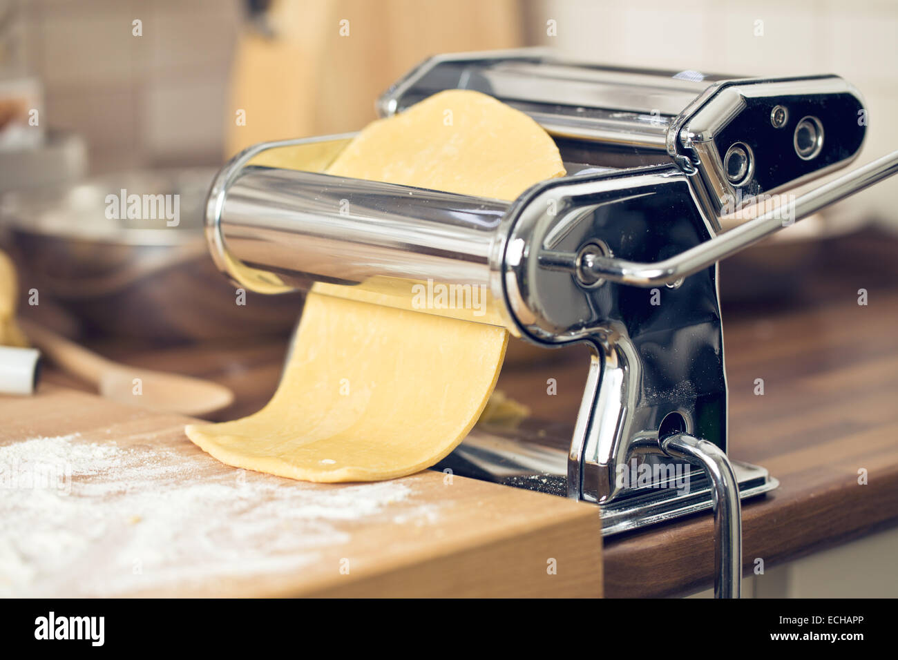 Vintage italian pasta making machine hi-res stock photography and ...