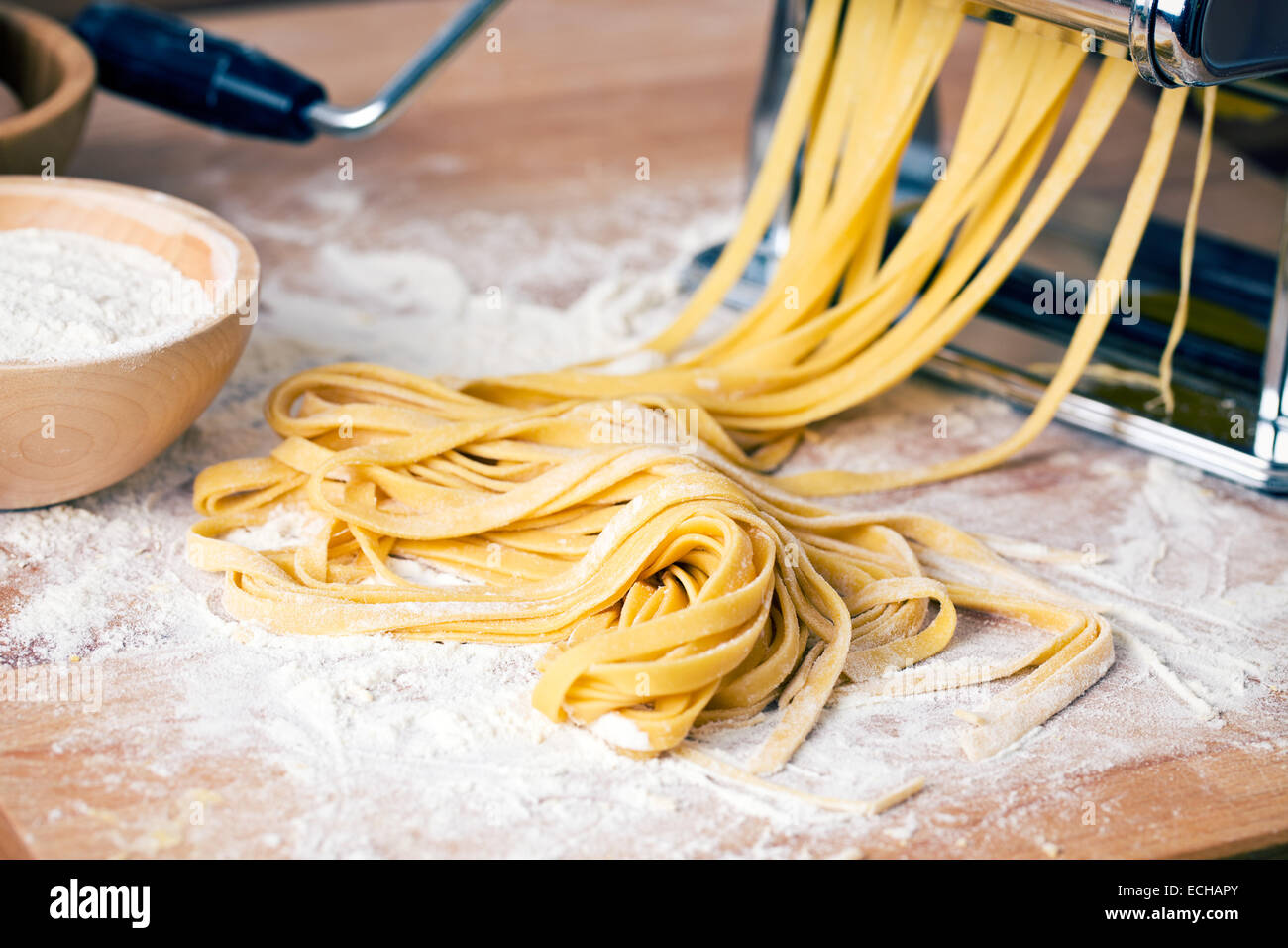Vintage italian pasta making machine hi-res stock photography and ...
