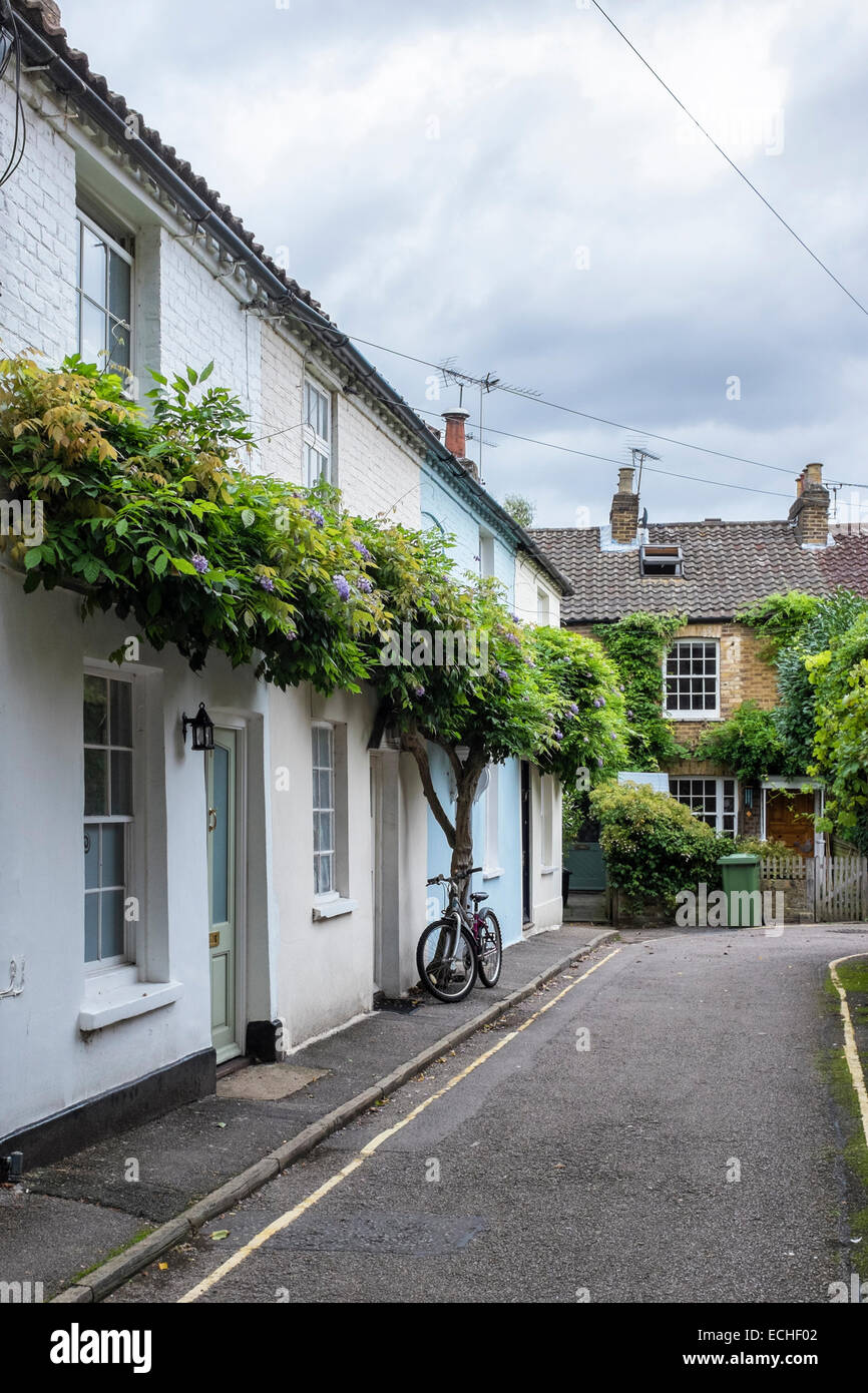 Typical Victorian terraced cottages - pretty terrace of houses in ...