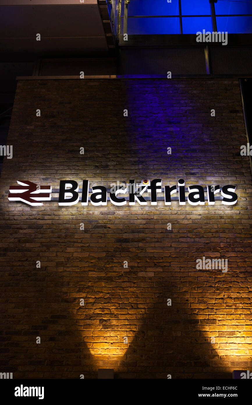Blackfriars station sign hi-res stock photography and images - Alamy