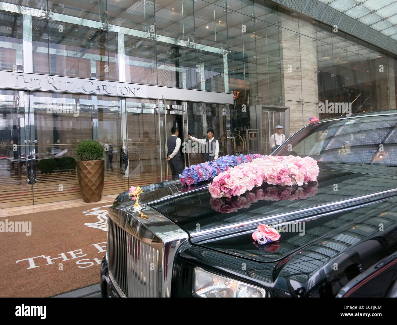 Rolls Royce car before The Ritz Carlton Shanghai Stock Photo - Alamy