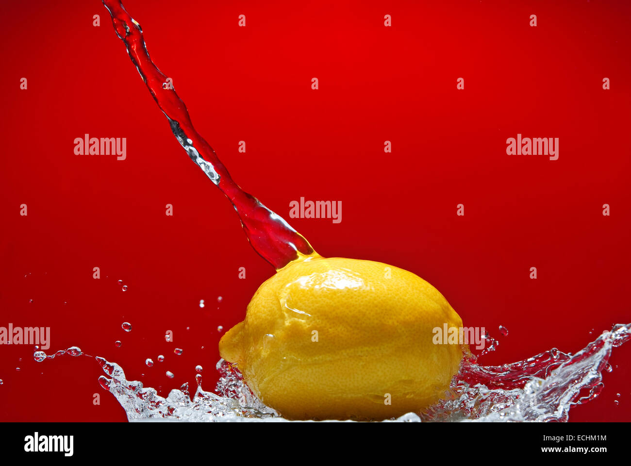 Lemon with water splash hi-res stock photography and images - Alamy
