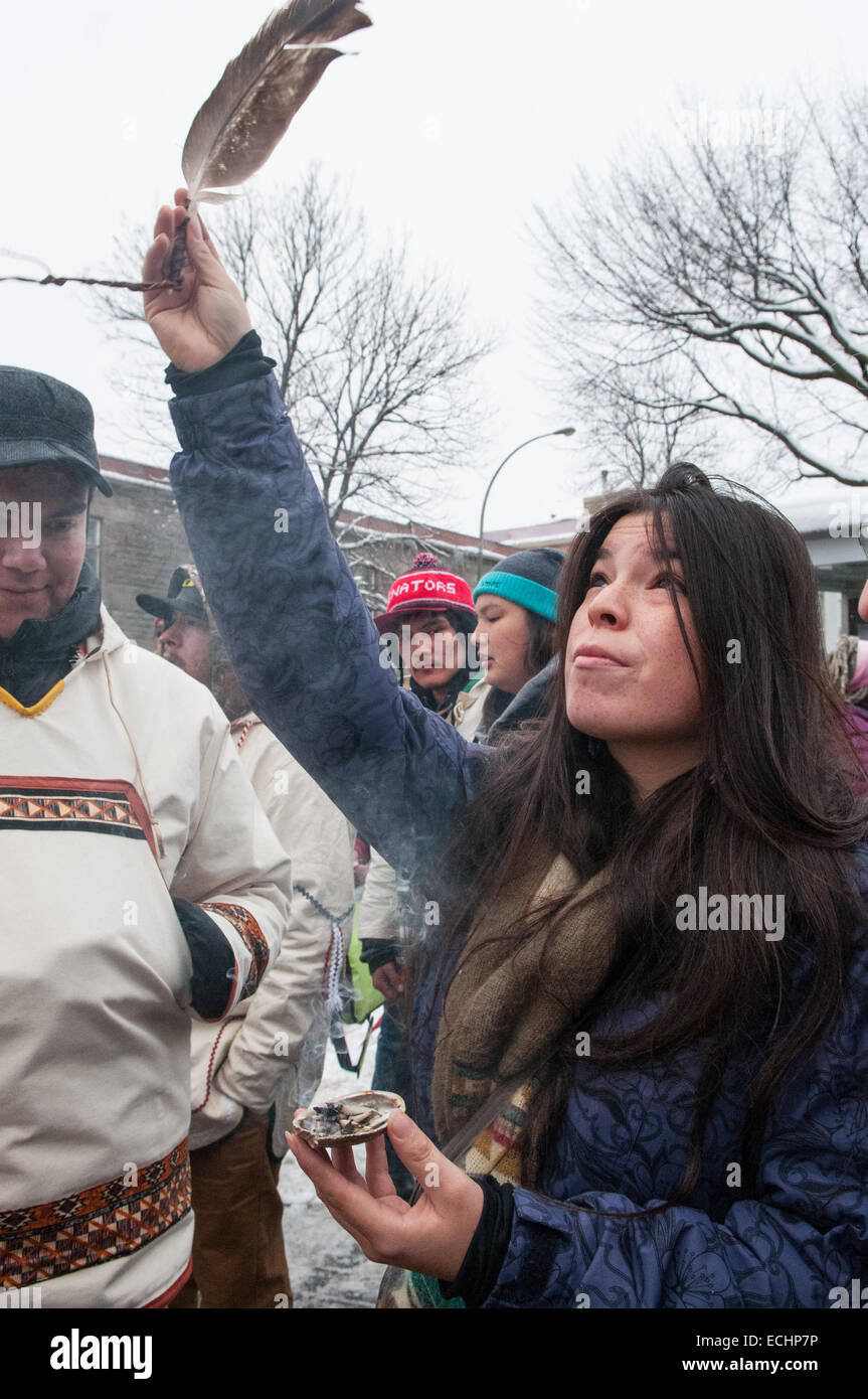 Native smudging ceremony hi-res stock photography and images - Alamy