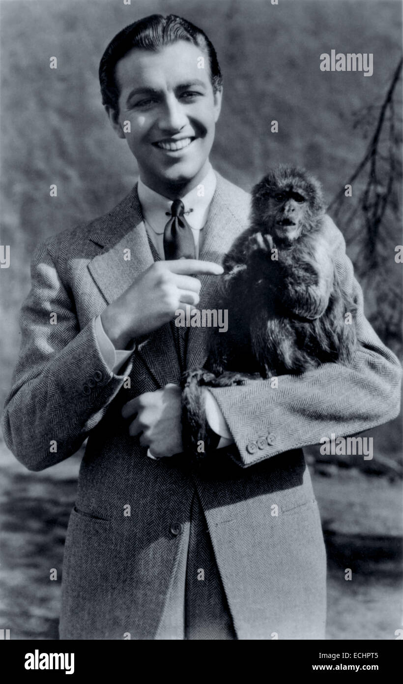 Robert Taylor from a 1930s Ross Verlag card Stock Photo - Alamy