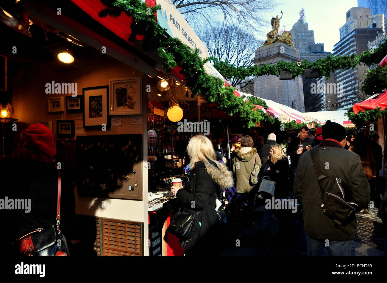 New York City: People shopping at the outdoor Columbus Circle Christmas ...