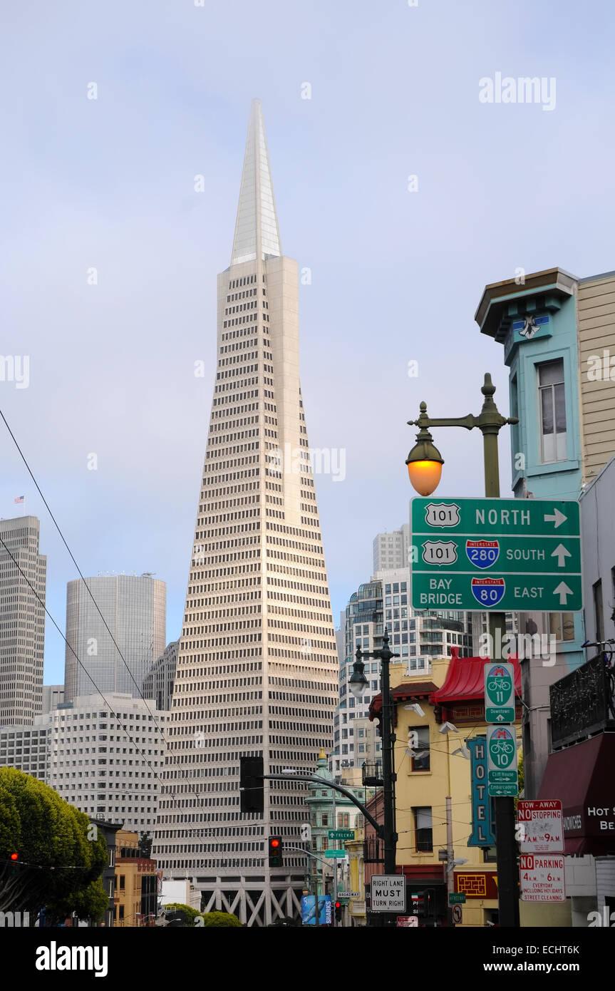 The pyramid building hi-res stock photography and images - Alamy