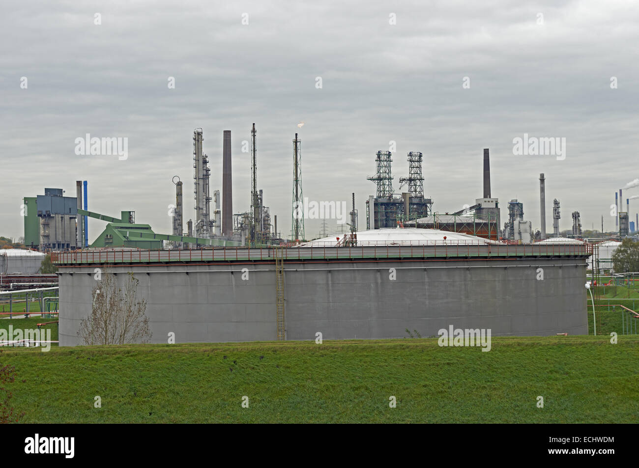Ruhr Oil refinery Gelsenkirchen-Horst Germany Stock Photo - Alamy