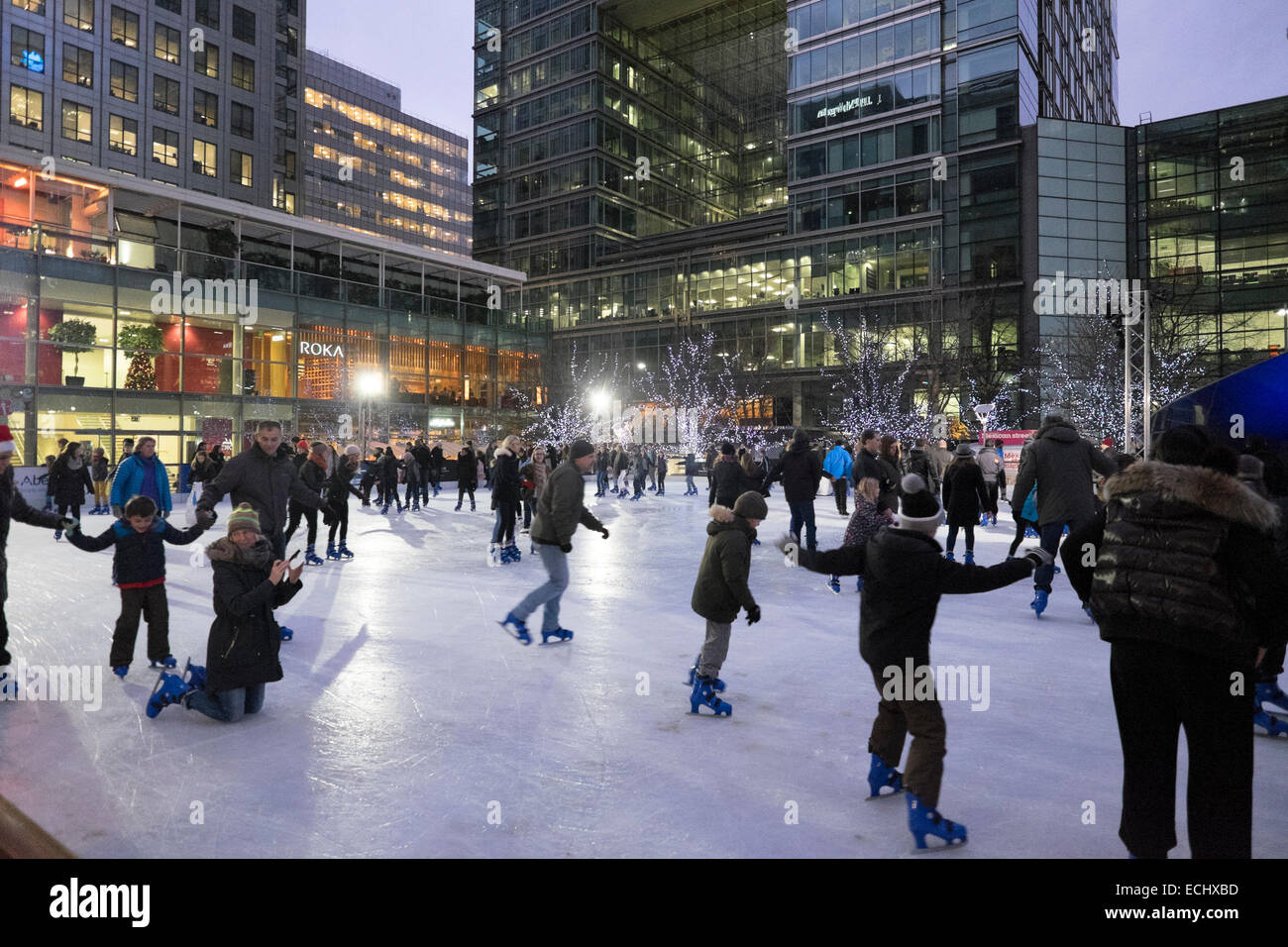 Ice skating rink canary wharf hi-res stock photography and images - Alamy
