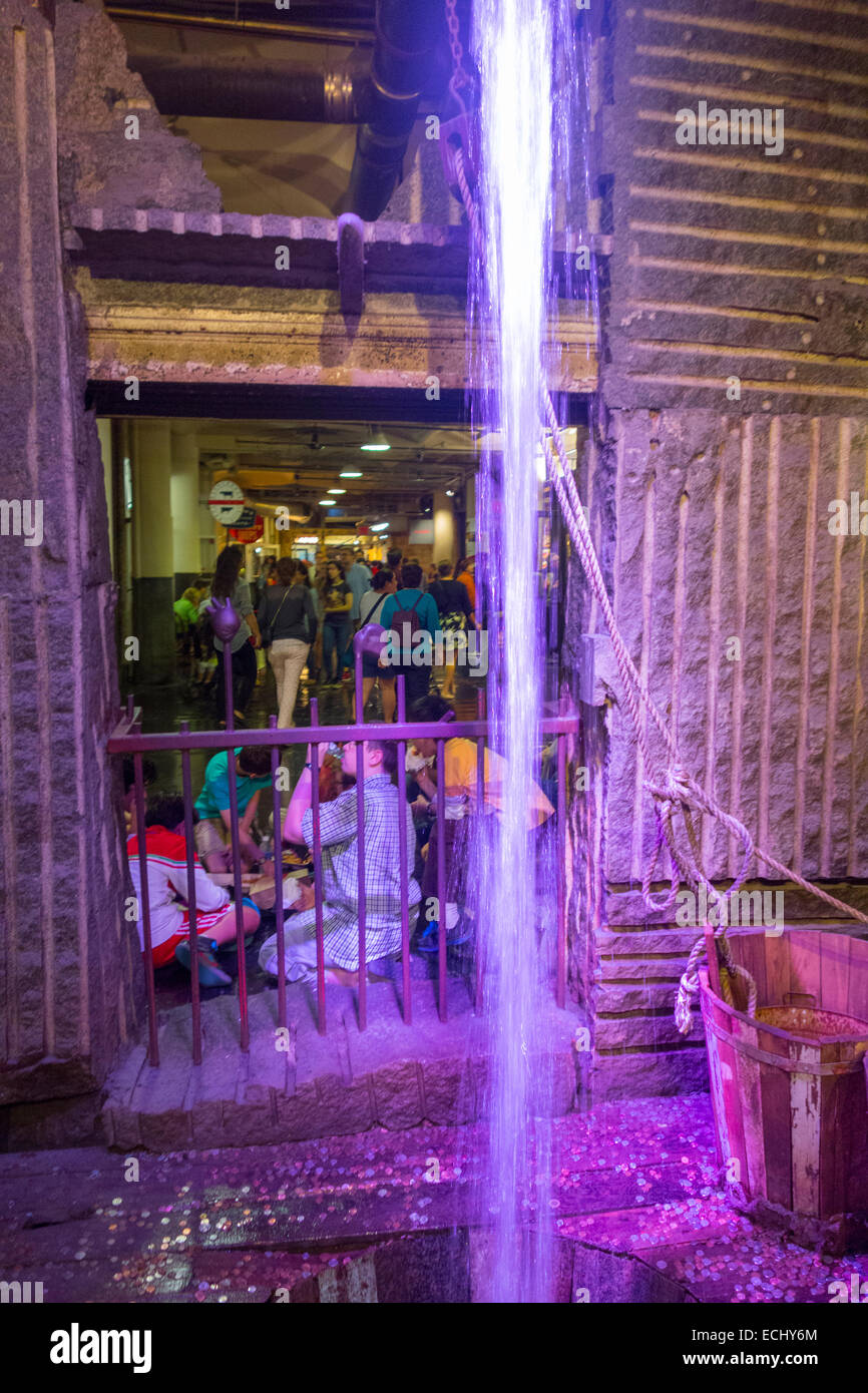 Chelsea market restaurants new york hi-res stock photography and images ...