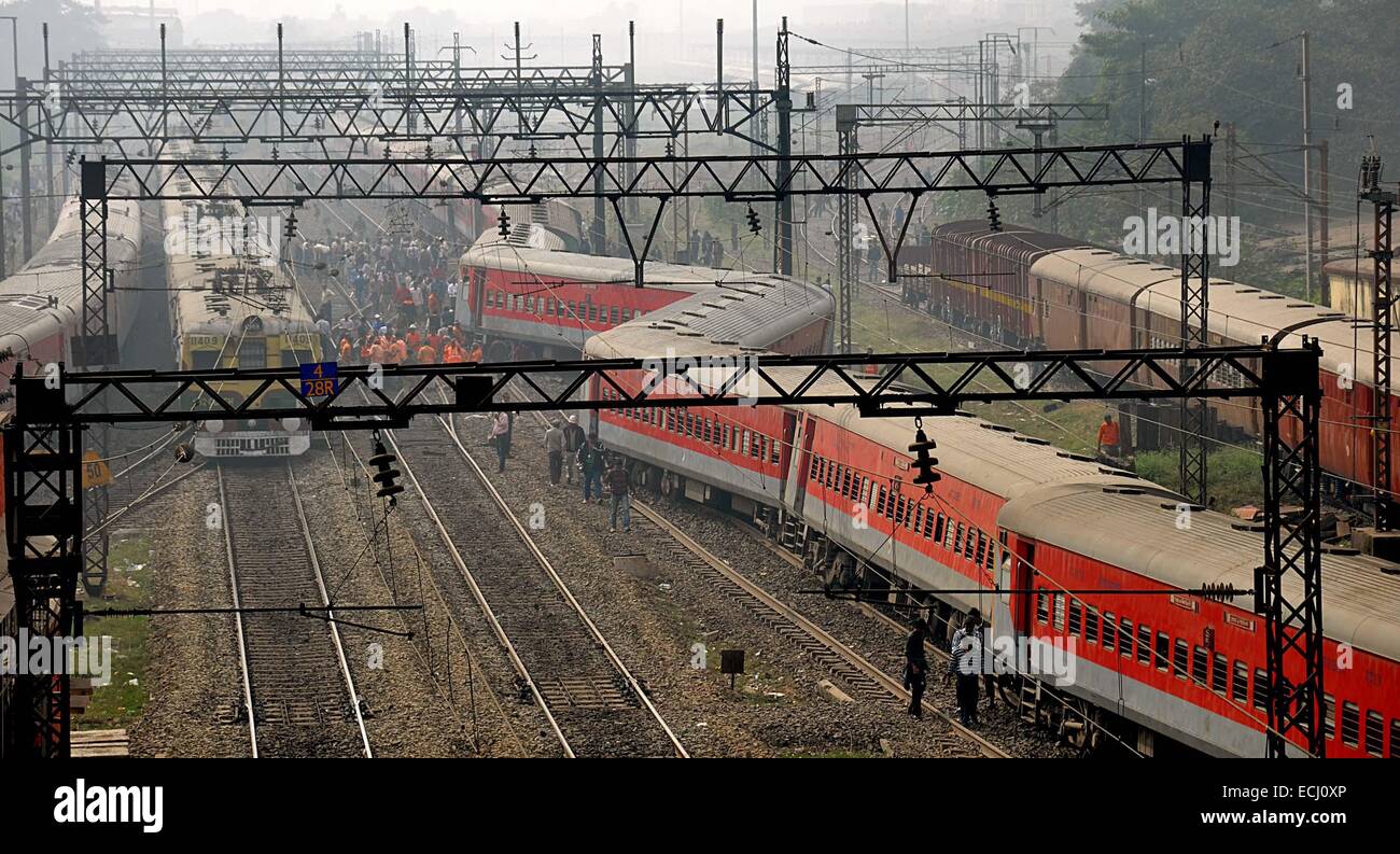 The Howrah-New Delhi Purba Express train derails at Liluah station in ...