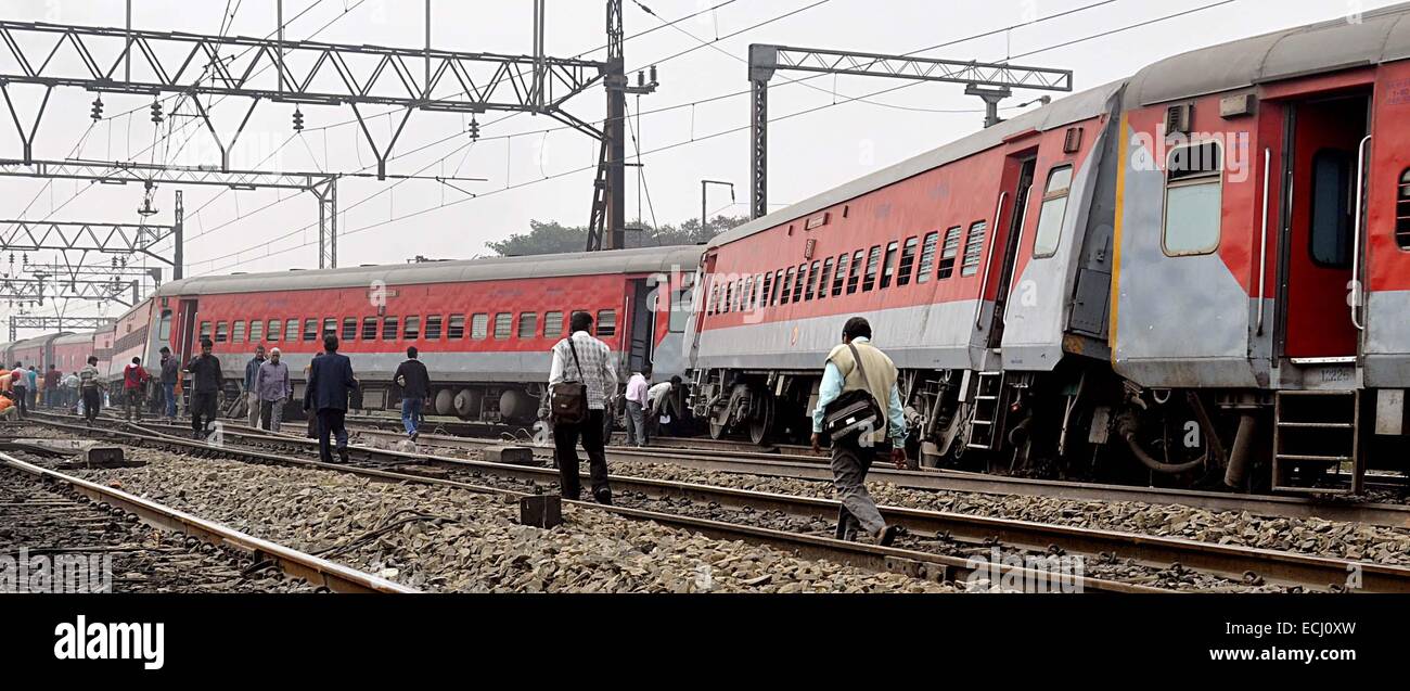 The Howrah-New Delhi Purba Express train derails at Liluah station in ...