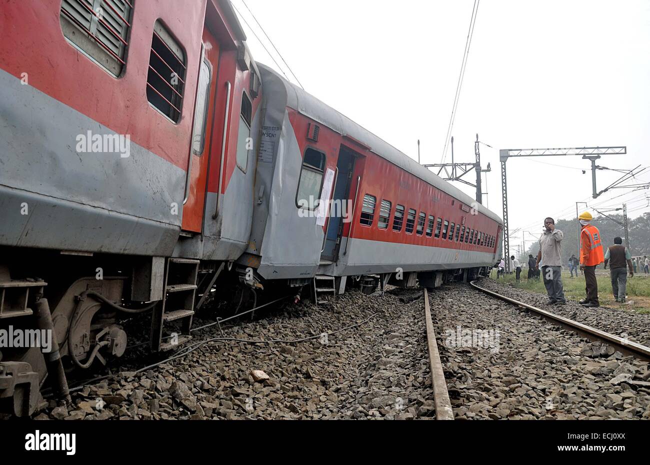 The Howrah-New Delhi Purba Express train derails at Liluah station in ...