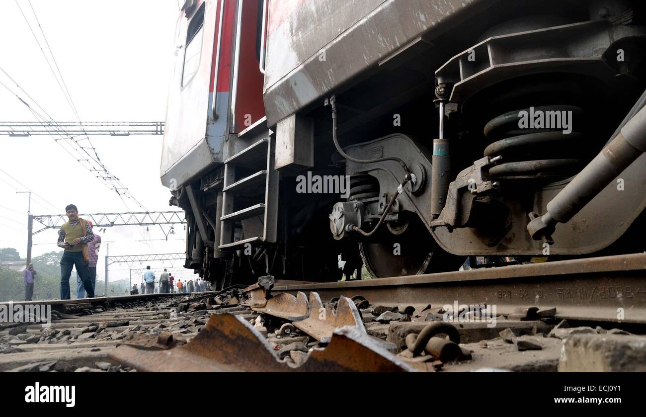 The Howrah-New Delhi Purba Express train derails at Liluah station in ...