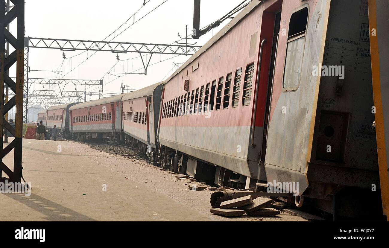 The Howrah-New Delhi Purba Express train derails at Liluah station in ...