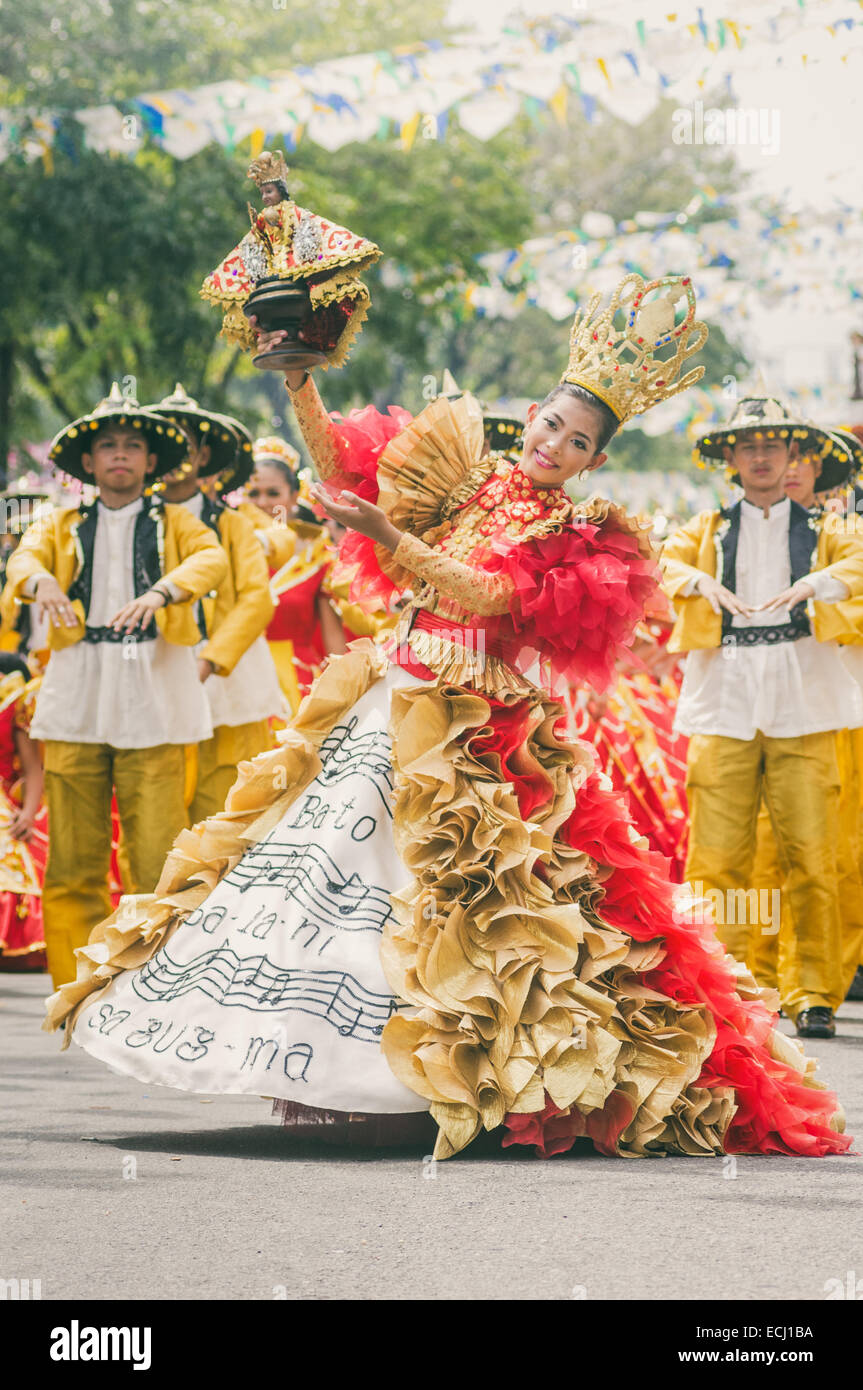 Beauty pageant procession during Sinulog festival celebrations in Cebu ...