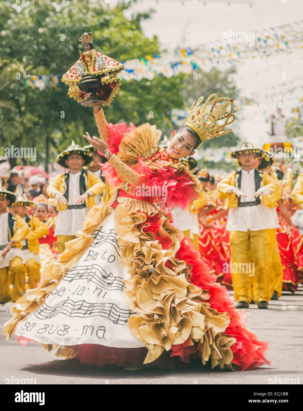 Beauty pageant procession during Sinulog festival celebrations in Cebu ...