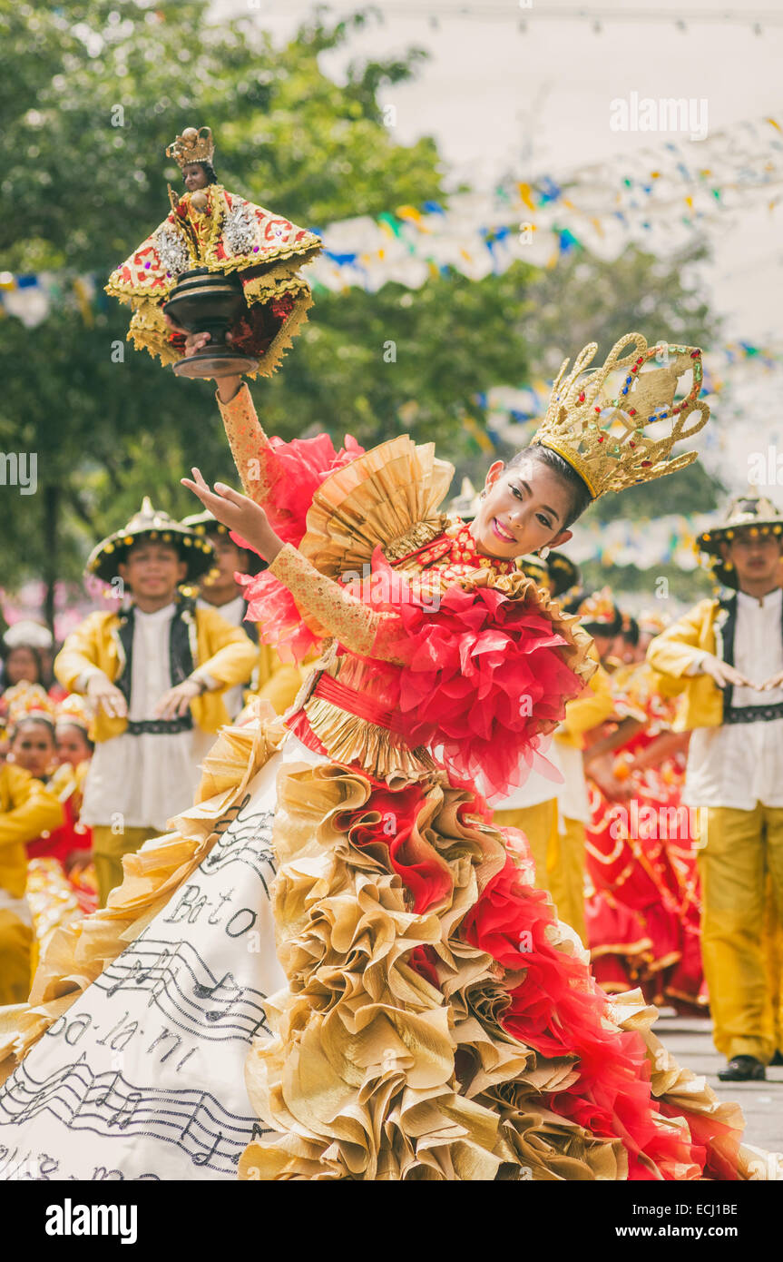 Beauty pageant procession during Sinulog festival celebrations in Cebu ...