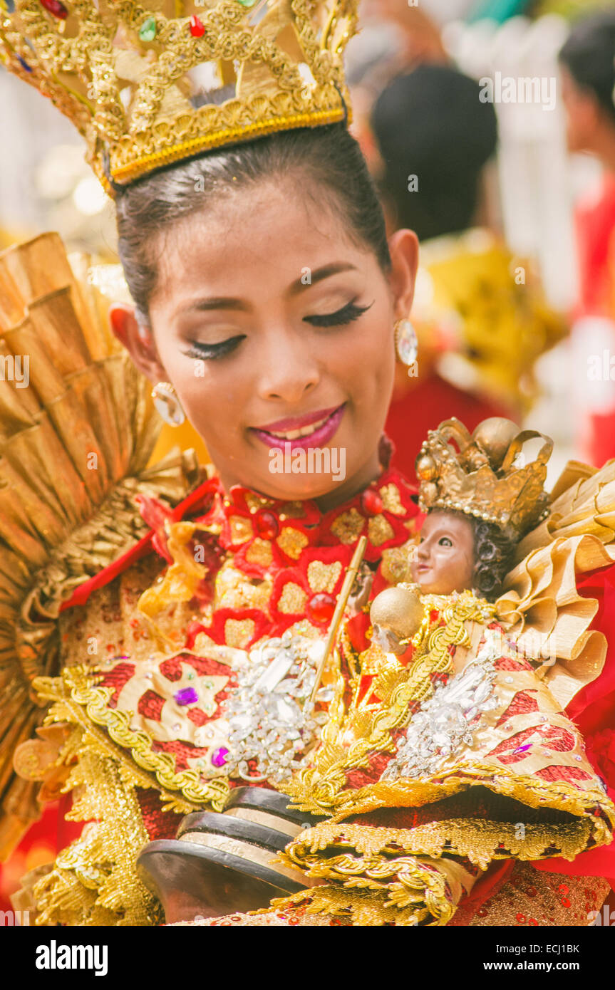 Beauty pageant procession during Sinulog festival celebrations in Cebu ...