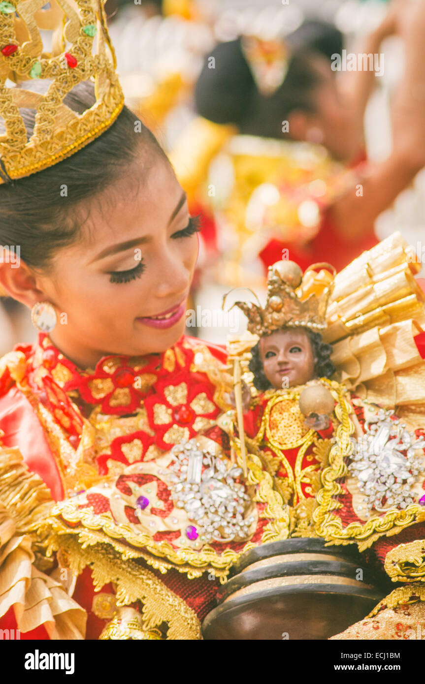 Beauty pageant procession during Sinulog festival celebrations in Cebu ...