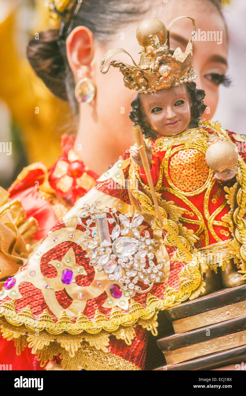 Beauty pageant procession during Sinulog festival celebrations in Cebu ...