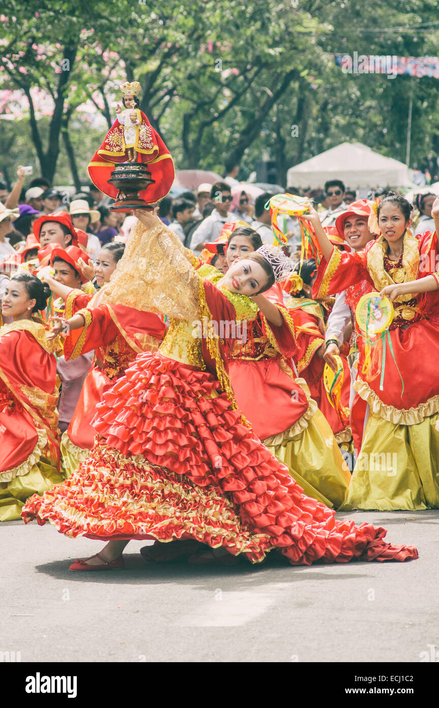 Beauty pageant procession during Sinulog festival celebrations in Cebu ...