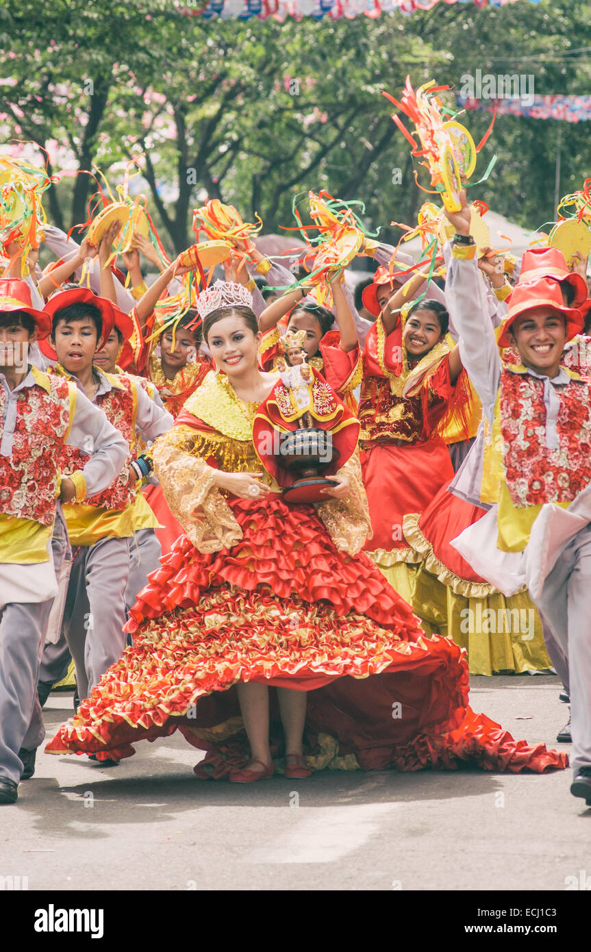 Beauty pageant procession during Sinulog festival celebrations in Cebu ...