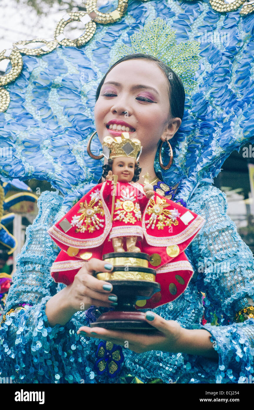 Beauty pageant procession during Sinulog festival celebrations in Cebu ...