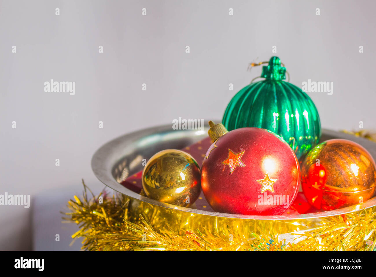 colored of balls in a bucket Stock Photo - Alamy
