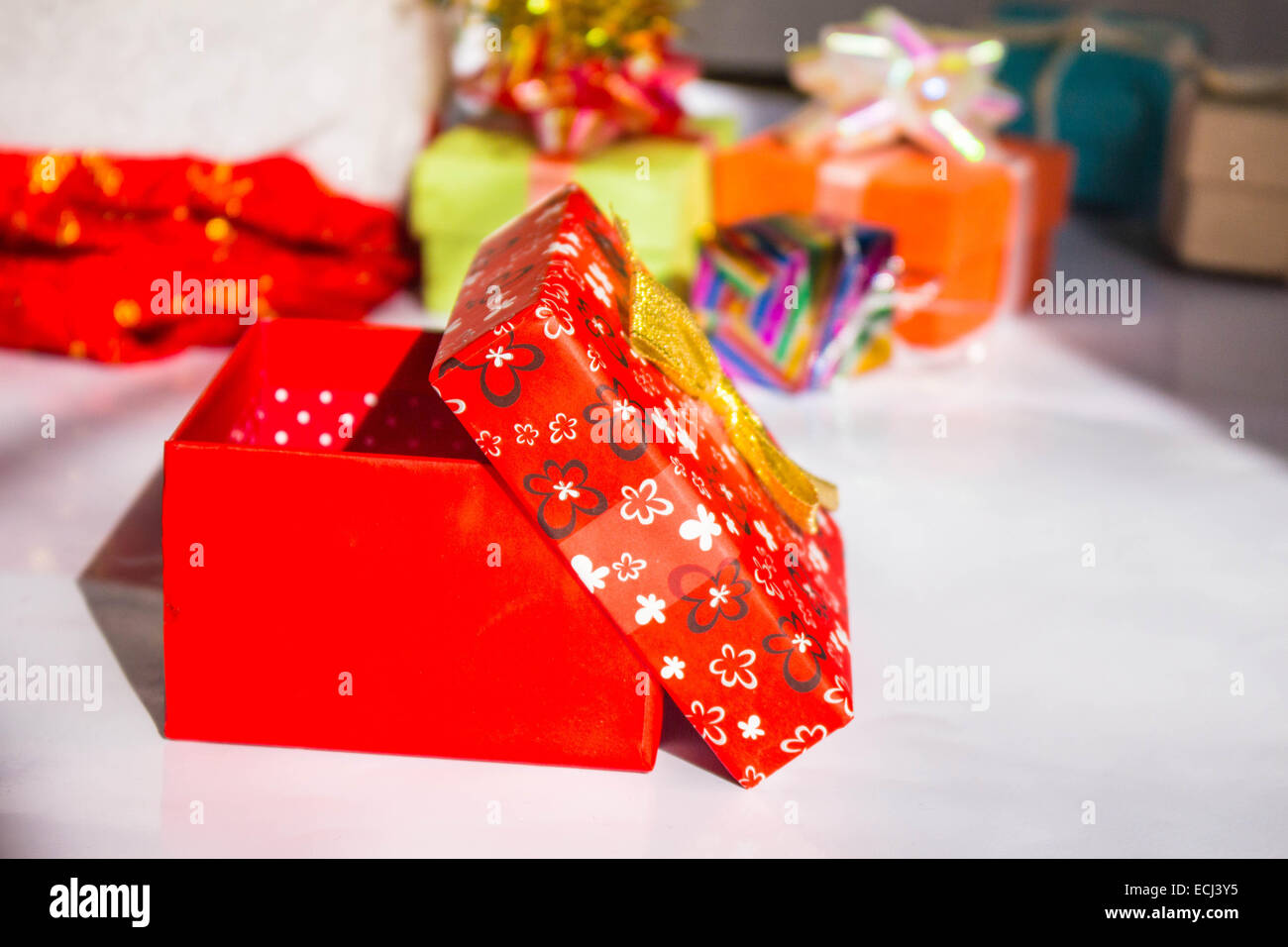 Red gift box with the lid on Stock Photo - Alamy