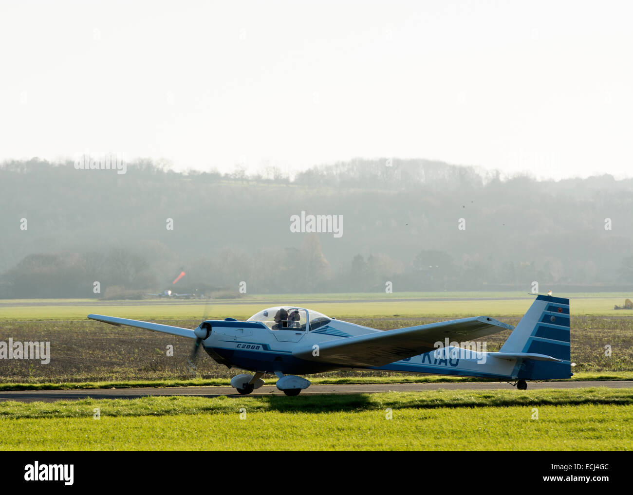 Scheibe SF-25 Falke. G-KIAU Stock Photo - Alamy