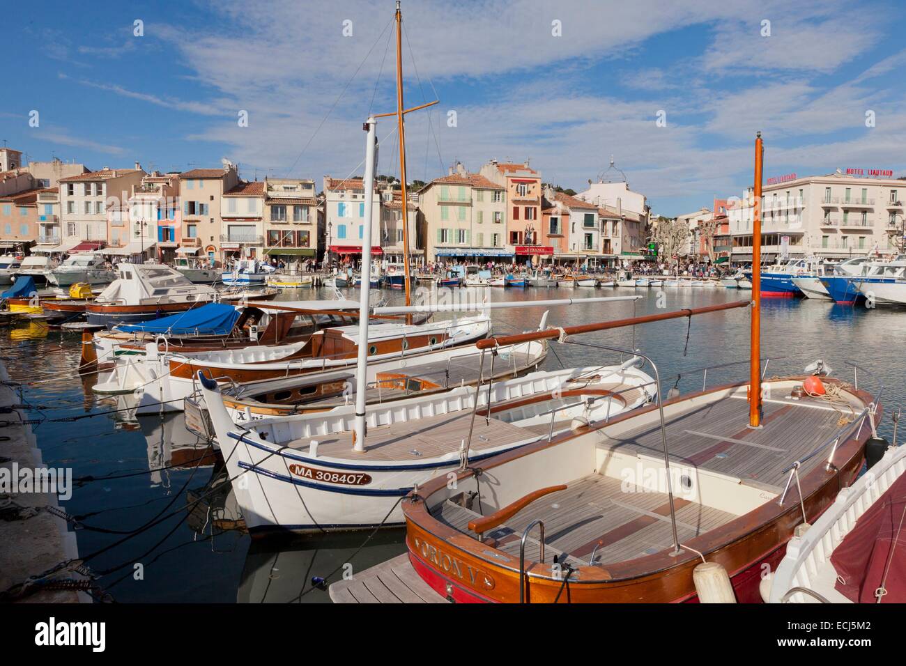 France, Bouches du Rhones, Cassis, harbor with boat docks and colorful ...