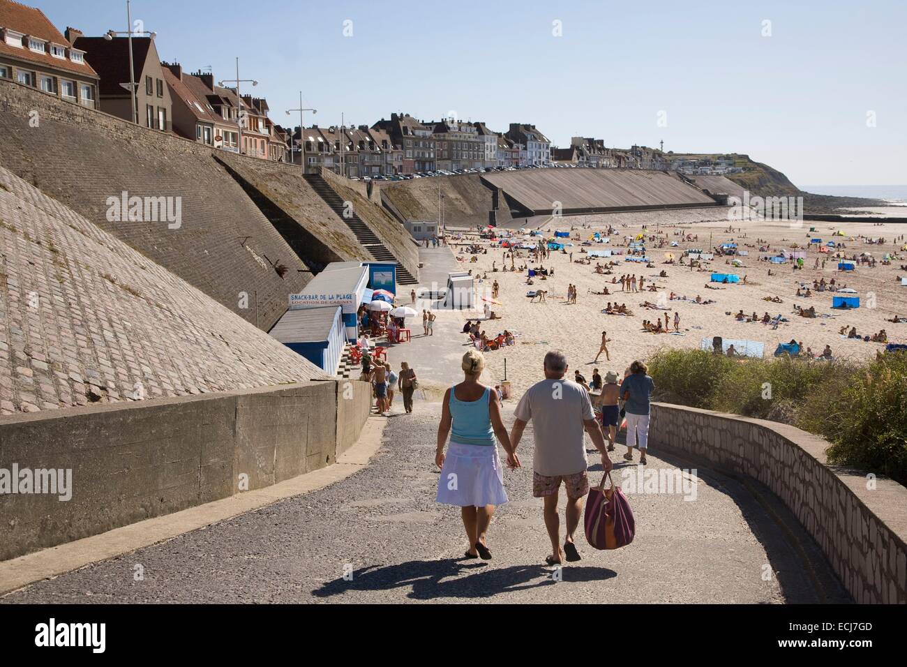 France, Pas de Calais, Cote d'Opale, Le Portel, descent of the beach ...