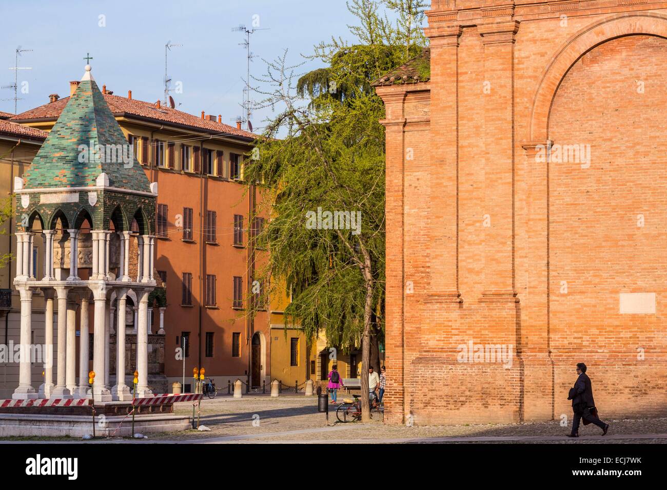 Italy, Emilia Romagna, Bologna, the Basilica of San Domenico with the ...