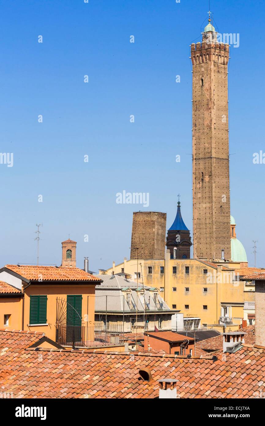 Italy, Emilia Romagna, Bologna, Asinelli tower (12th century) high and ...