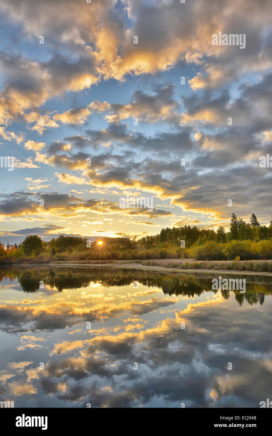 Sunrise on river nature hi-res stock photography and images - Alamy