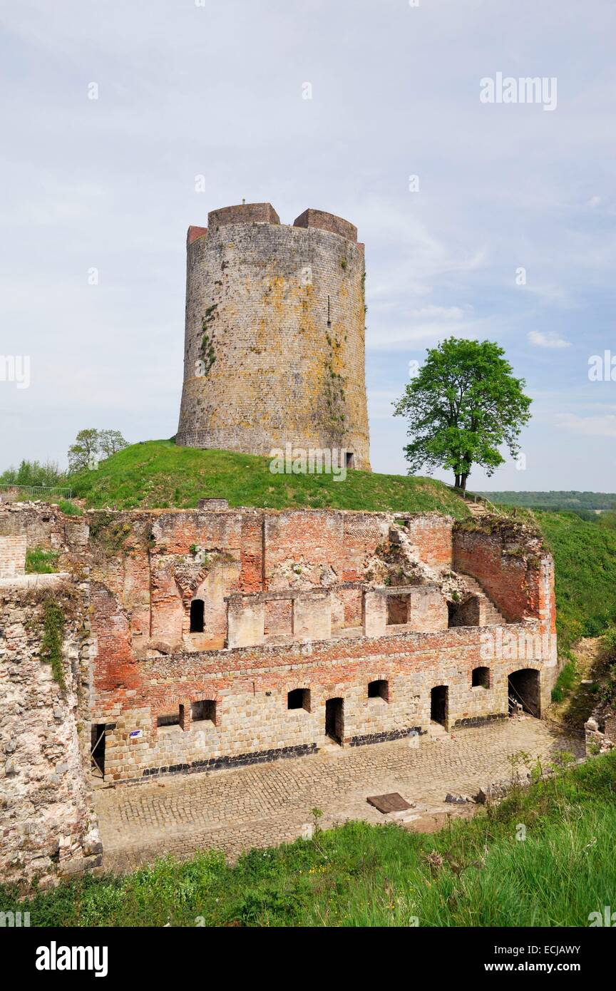 France, Aisne, Guise, castle and dungeon of the 10th century, remains ...